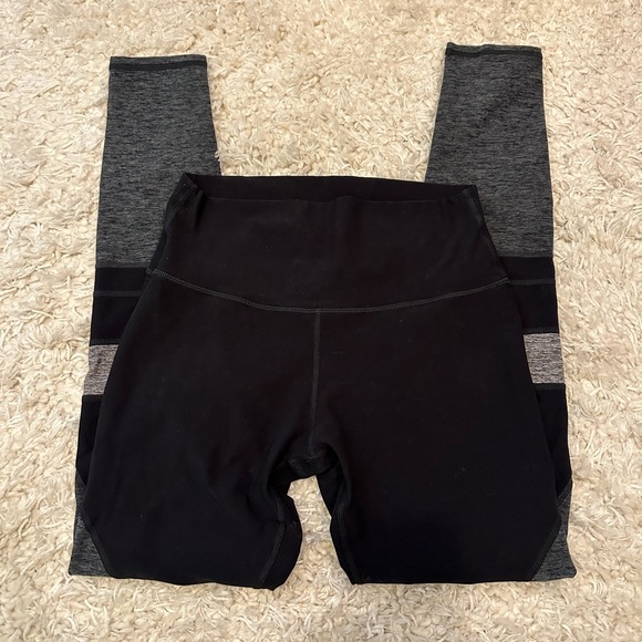 ALO Yoga | Pants & Jumpsuits | Alo Yoga Leggings In Black With Dark And ...